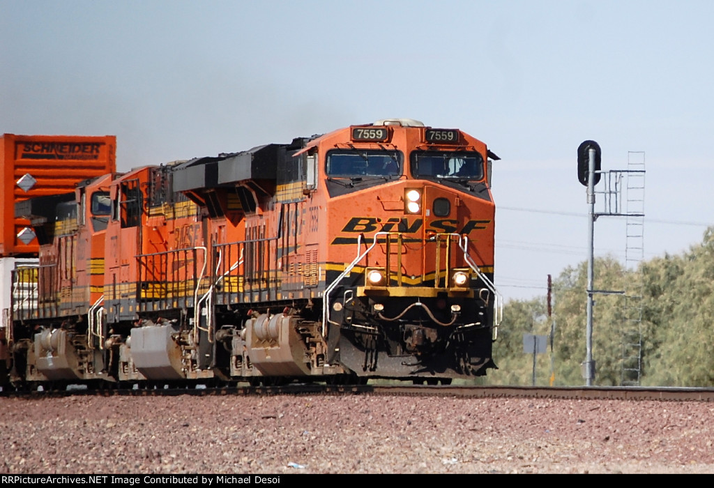 BNSF ES-44DC #7559 leads an eastbound intermodal